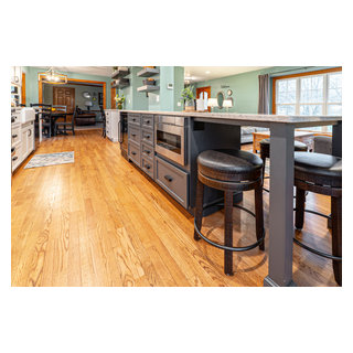 Pop of Color Farmhouse Kitchen - Farmhouse - Kitchen - Milwaukee - by ...