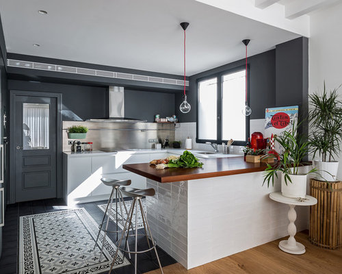 Enclosed Small Kitchen Layout Design