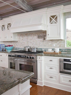 Kitchen back wall symmetry - help please!