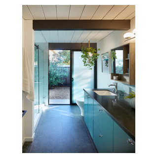 Eichler Revival near Stanford University - Midcentury - Bathroom - San ...