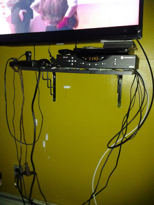 A Mess of a TV | Houzz Forum