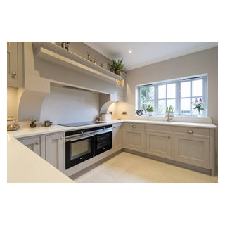 Ammonite Shaker kitchen - Traditional - Kitchen - Oxfordshire - by ...