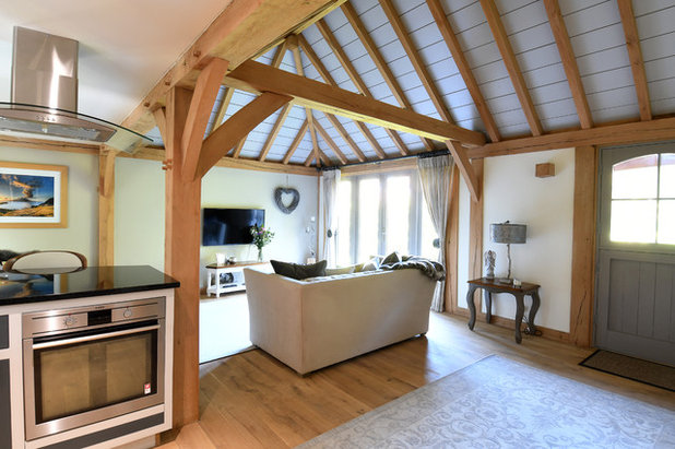 Houzz Tour: Oak and Natural Light Warm Up an English Cottage