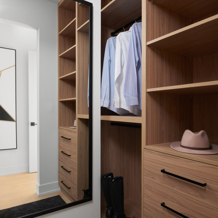 75 Beautiful Small Walk-in Wardrobe Ideas and Designs - June 2025 ...