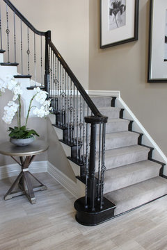 Please help my staircase get out of the 90s!