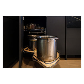 Integrated Kidney Bean Pull-Out - Contemporary - Kitchen - New York ...