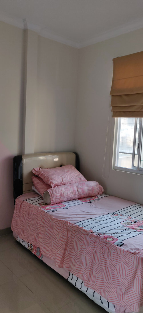 Girl's Bed Column Trouble