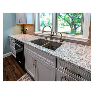 Waypoint Light Gray Kitchen Cabinets and Eternia Quartz Countertops ...