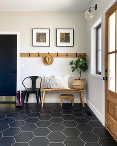 uninviting entryway doesn’t reflect the rest of home