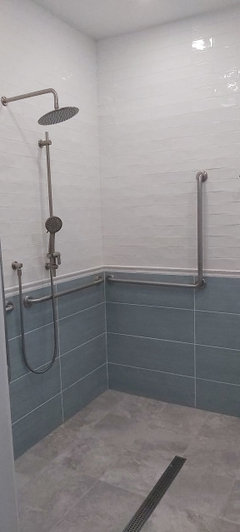 7 Stylish New Bathrooms With Low-Curb Showers