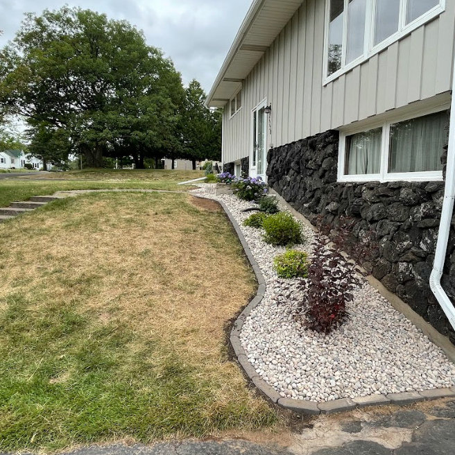 75 River Rock Lawn Edging Ideas You'll Love - October, 2025 | Houzz