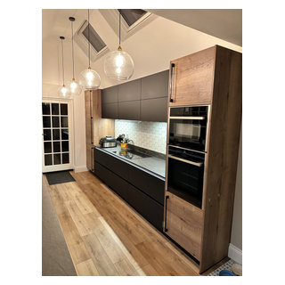 Havanah Oak and Matt Black kitchen with Dekton Laurent Worktops ...