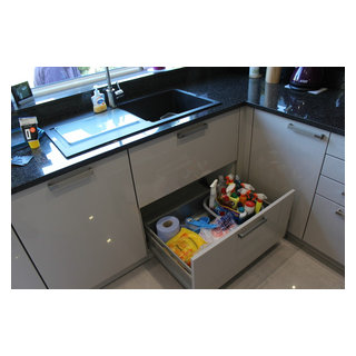 A German Kitchen with Glass Splashback in Stanmore by Kudos Interior ...