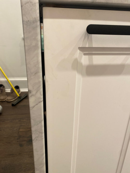 gap between waterfall and drawers