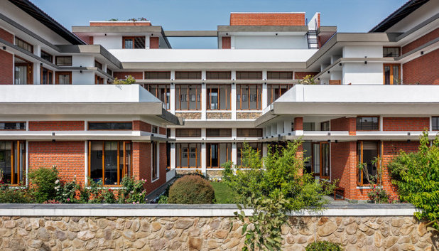 Jammu Houzz: This Expansive Home Shows Off Its Unique Ceilings & Roofs