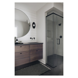 Bathroom - Beach Style - Bathroom - Grand Rapids - by Beth Howley Creative LLC | Houzz