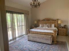 Bedroom high asymmetric ceiling.