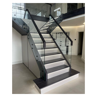 Grey Structural Glass T Shaped Staircase - Modern - Staircase ...