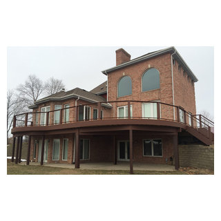 Oconomowoc Radius Timbertech deck with Azek cable railing system ...