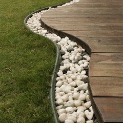 Lawn flush with decking | Houzz UK