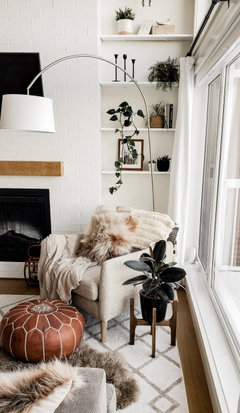 Need help decorating this wall with a support beam in the middle