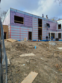 Wall sheathing covering rim joist and sill plate or not?