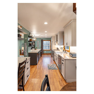 Pop of Color Farmhouse Kitchen - Farmhouse - Kitchen - Milwaukee - by ...