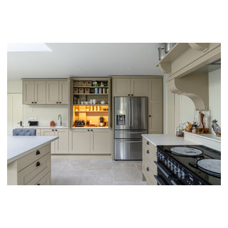 Traditional Painted Shaker Kitchen - Classique - Cuisine - Hampshire ...