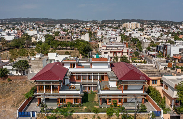 Jammu Houzz: This Expansive Home Shows Off Its Unique Ceilings & Roofs
