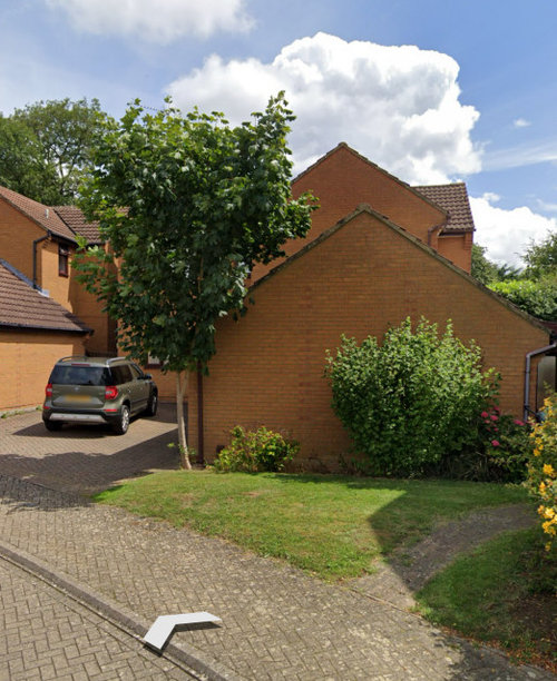 Modernising frontage of L-Shaped 80's house - on a budget! | Houzz UK