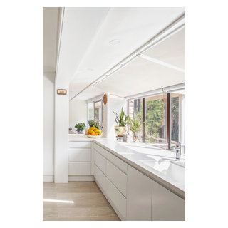 Kitchen with Lexicon Quarter Poly doors - Contemporary - Kitchen ...