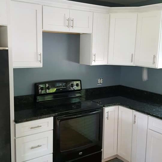 75 Beautiful Kitchen with Green Benchtop Ideas & Designs - May 2024 ...