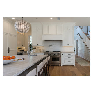A costal Cape Cod transitional - Kitchen - Los Angeles - by Structure ...