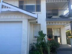 Primrose windows hard colour to match | Houzz AU