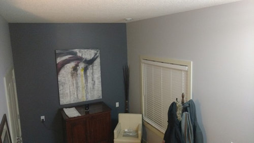 Creamy yellow color trim. Color fopaux...