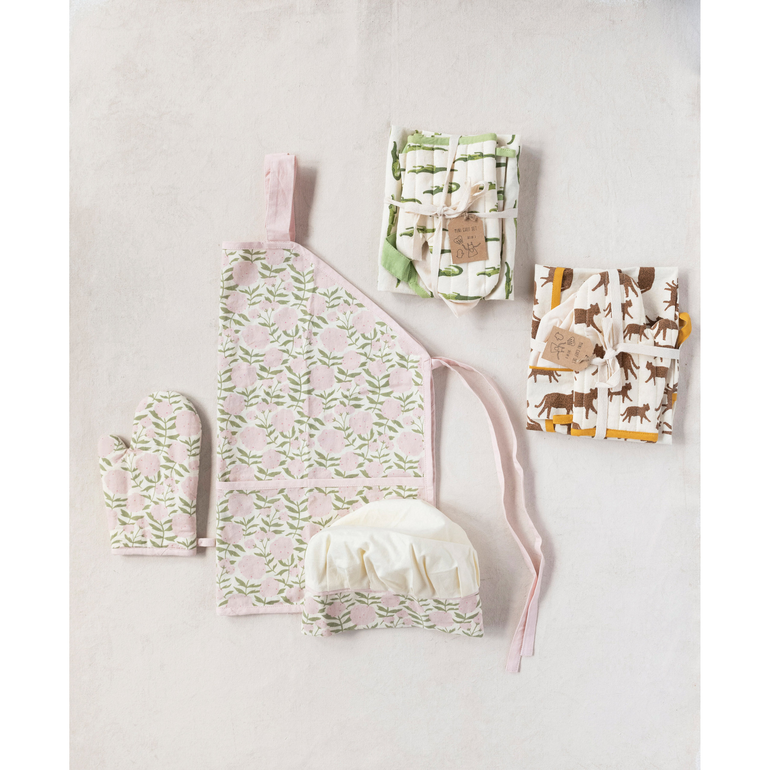 Cotton Child Apron with Alligators - Aprons - by Olive Grove | Houzz