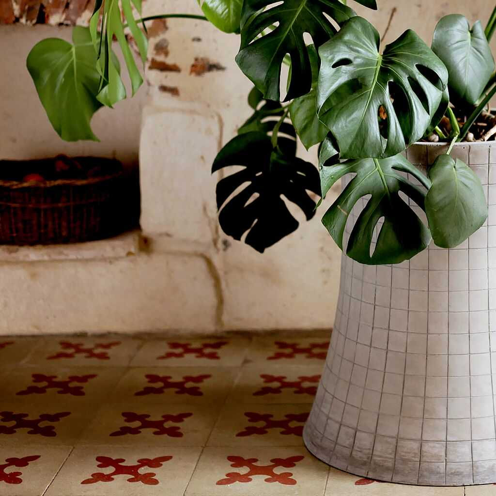 Lyon Beton Urban Garden Nuclear Plant Flower Pot, Medium - Industrial ...