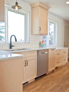 Natural Maple Shaker Kitchen Cabinets