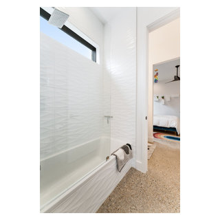 1221 Mohawk - Contemporary - Bathroom - Dallas - by 3rd Street Custom ...