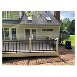 Trex Enhance Natural Toasted Sand with Trex Transcend Cocktail Railings ...