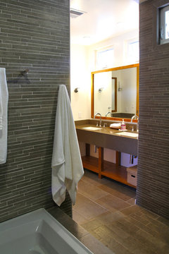 Tile: staggered or straight