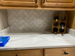 tile backsplash mixed with quartz side splash?