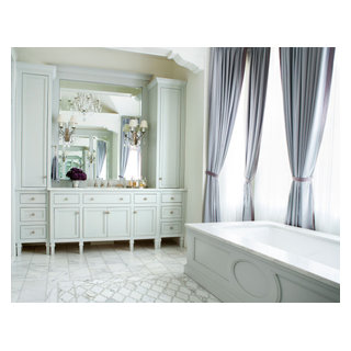 Heards Ferry - Bathroom - Atlanta - by AMY D MORRIS INTERIORS | Houzz