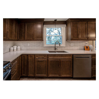 Maple Stained Shaker Kitchen Cabinets with Peninsula Bar - Transitional ...