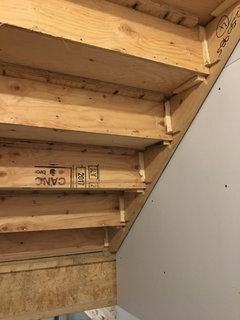 staircase stringer with shims for every step???