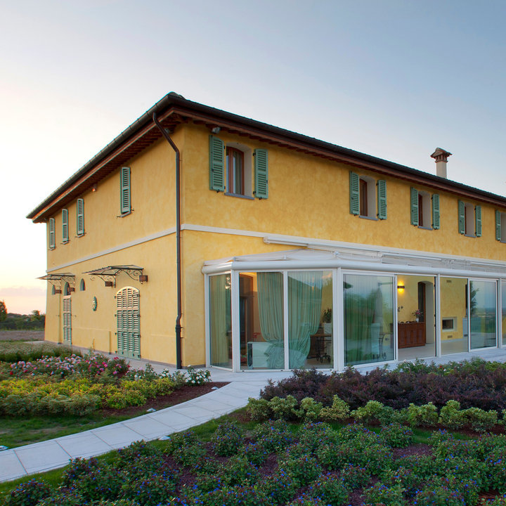 75 Beautiful Yellow House Exterior Ideas and Designs - May 2026 | Houzz UK