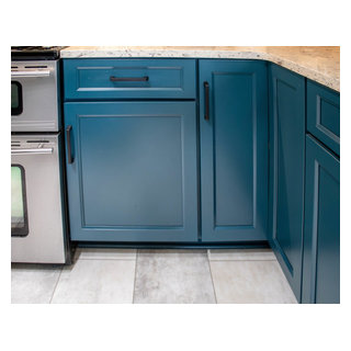 Two Tone Teal and Cream Kitchen with Romano White Quartz Countertop ...