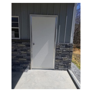 Northern Slate Stacked Stone Wainscoting on a Metal Building - Exterior ...