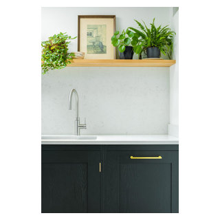 Obsidian Green Kitchen - Traditional - Kitchen - London - by ...
