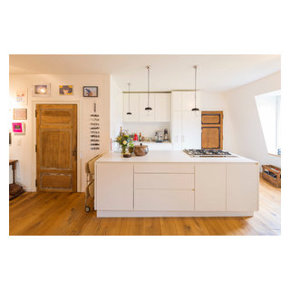 Maisonnette im Schloss - Contemporary - Kitchen - Dusseldorf - by Sven ...